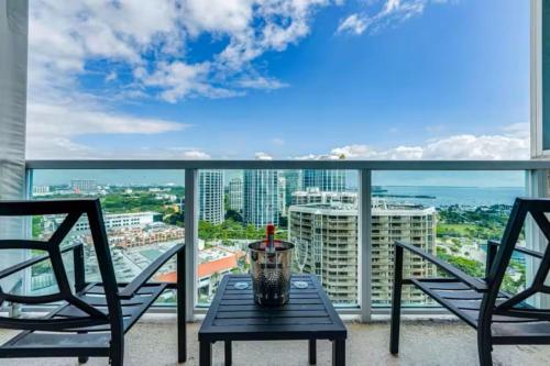 Elegant King Suite, Rooftop Pool, Full Kitchen - Miami
