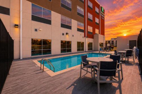 Holiday Inn Express & Suites Lindale - Tyler By Ihg - Chandler, TX
