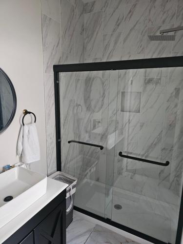 Modern Indianapolis Retreat 3br 2ba Minutes To Hospitals & Downtown - Crows Nest, IN