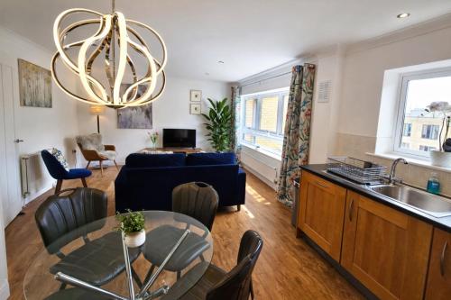 Mango Tree Apartment - Near Leisure Park & Station - Cambridge Station Road