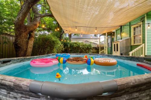 Historic Treme Creole Cottage Historic Getaways W Pool - New Orleans, LA