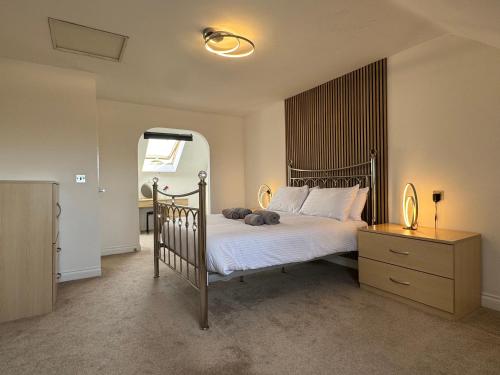 Spacious 4 Bed Home For Families & Contractors. - Sheffield