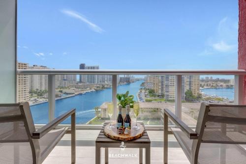 Designer Studio Intracoastal View & Balcony - Hallandale Beach, FL