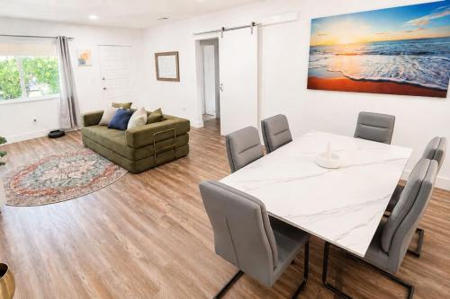 Big Triple Room In Design District Miami - North Miami, FL