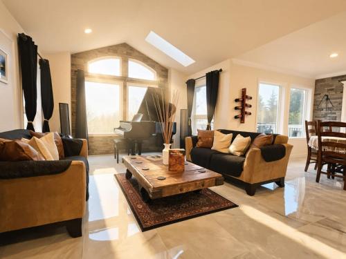 Private Bedroom I Fox Den W Hot Tub And Arcade - Washington