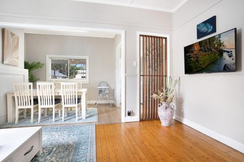 Stylish House 8mins Walk To Figtree Grove - ウーロンゴン