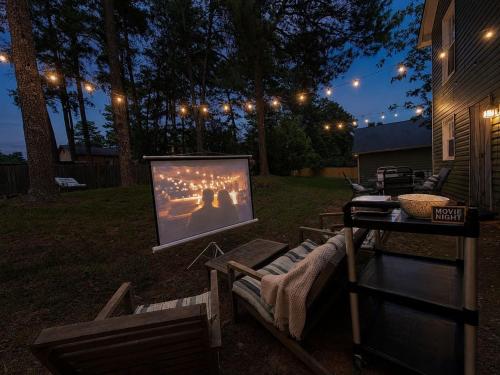 King Bed! 2 Living-rooms! Patio! Bbq Grill - Duluth, GA