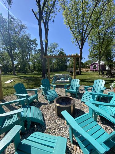 Romantic Creekside Retreat With Fireplace And Deck - Cape Girardeau, MO