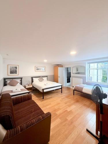 Savoy Court Hotel - Eastbourne