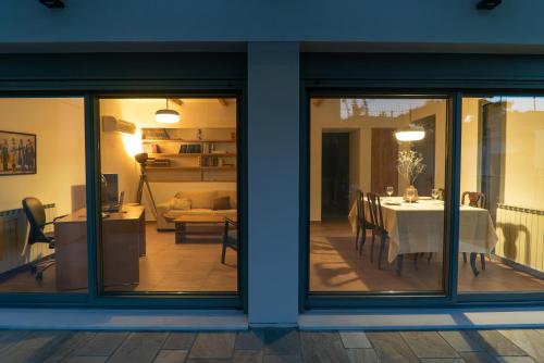 Cube House - Detached Home With Garden And Parking - Волос