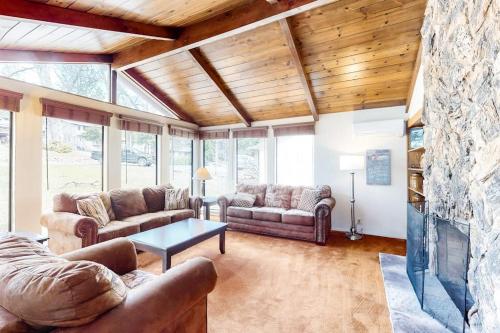 Creekside Cabin - Pine Mountain Lake, CA