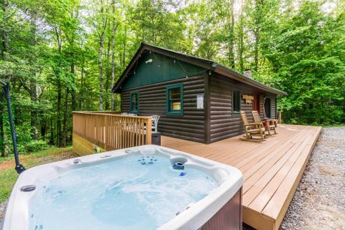 The Big Little Cabin - Hot Tub - Playground - Dahlonega, GA