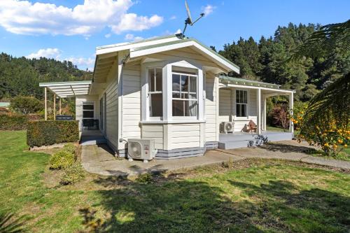 Kauri Cottage At Marble Hills - Marahau Holiday Home - Kaiteriteri