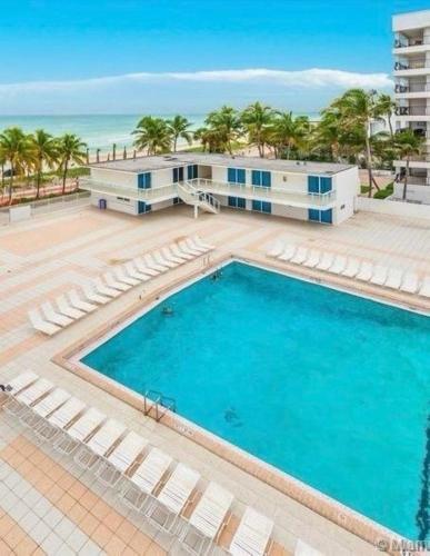 Castle 922 - Miami Beach, FL