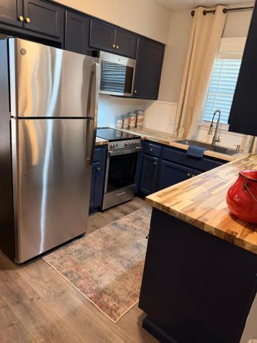 Classic California Bungalow Downtown - Bakersfield, CA