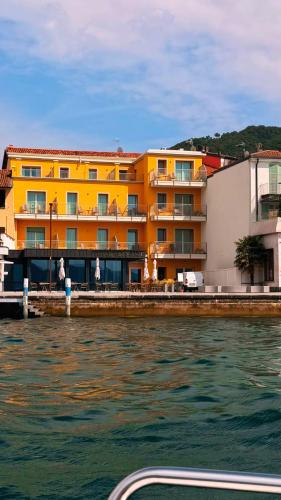 Armonia Lakefront Boutique Hotel - The Only New Hotel On Lake Iseo And Iseo Historic Town Center - Iseo
