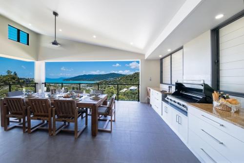 Airlie Nights - Airlie Beach