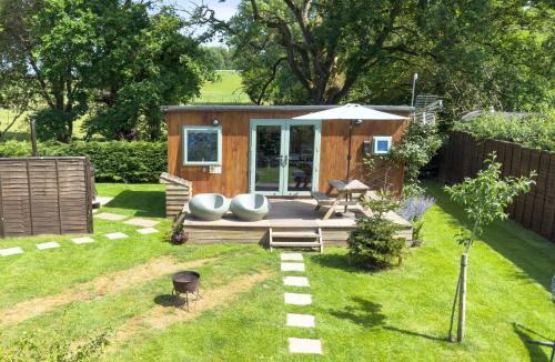 The Hideaway Cabin At Hidden Wood Glamping - Cotswolds