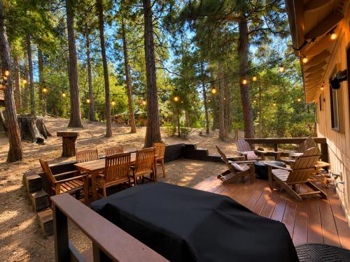 Lake Rights Cabin, Sauna, Massage Chair, Theater - Crestline, CA