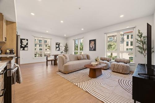 The Village Collection With Gym Pool And Spa - Claremont, CA