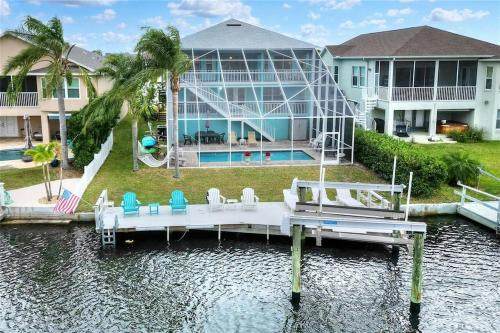 Dockside Nook -Waterfront, Dock, Heated Pool - New Port Richey, FL