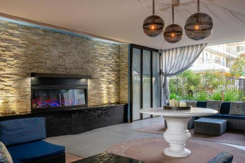 Marin Suites Hotel - Sausalito, CA