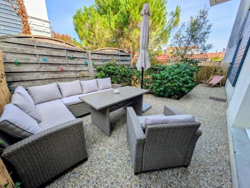 Le Nid Colore - Logement 2 Chambres Tout Equipe Avec Terrasse Et Parking - La Rochelle