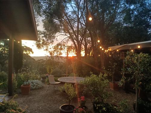 Macedon Ranges Glamping With Kangaroos - Studio - Macedon