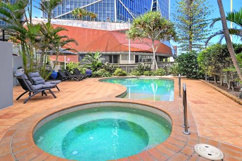 Seaside Getaway Large Private Courtyard - Parking - Broadbeach