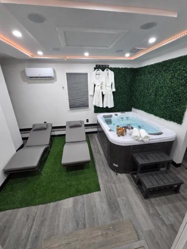 Alimot Spa House - Private Indoor Hot Tub - Syracuse, NY