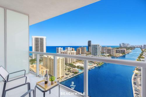 New High-floor Studio Bay & Private Balcony - Sunny Isles Beach, FL