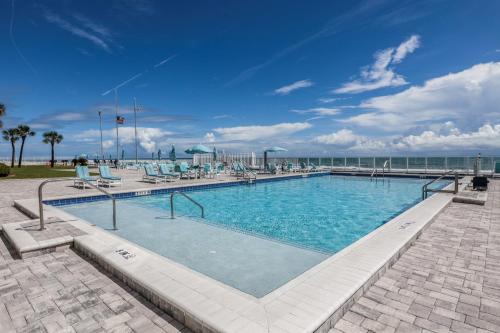 Daytona Beach Condo W/ Balcony: 5 Mi To Speedway! - Daytona Beach, FL