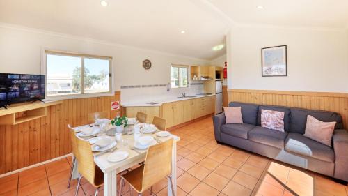 Longreach Starlight Cabins - Boutique Outback Accommodation - Longreach