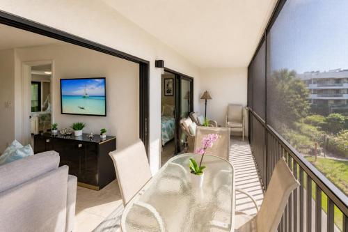 Park Shore Resort-2nd Floor Bldg J 255 - Lake View - Naples, FL