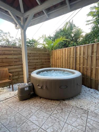 Appartement Et Jaccuzzi - 5 Min A Pied De La Plage - Les Anses-d'Arlet