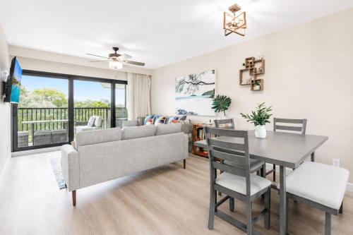 Park Shore Resort Top Floor Bldg J 455 Great View - Naples, FL