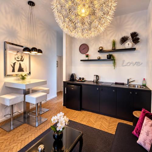 The Manhattan Suite - Appartement 1 Chambre - Glamour Et Spacieux A Moins De 10 Min De Charleroi Air - Charleroi