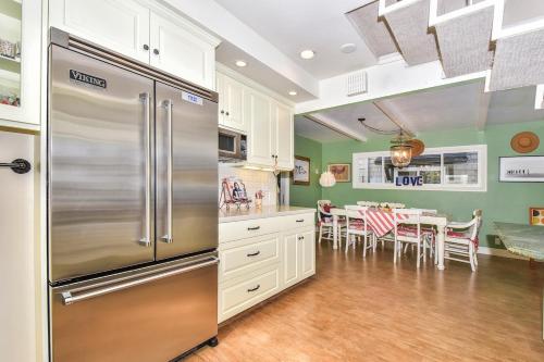319 Coronado - Newport Beach, CA