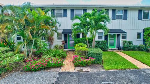 Magnificent Beach Townhome Steps From Atlantic Ave - Boca Raton, FL