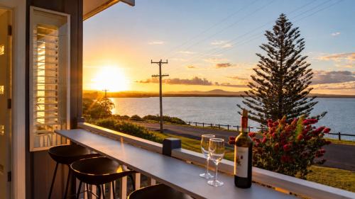 Casa Blu - Expansive Ocean Views, Sleeps 8 With Games Room - Forster