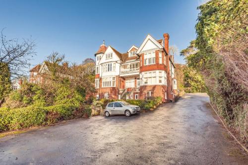 Riverside Mansion Flat - Reading