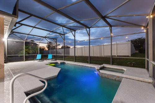 Chic 4br,heated Pool,jacuzzi & Dining Oasis Near Disney & Legoland - Davenport, FL