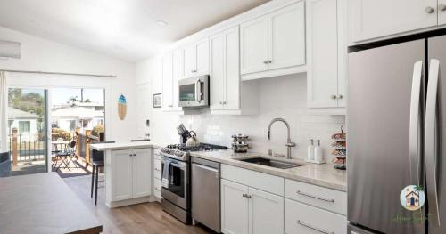 2bd Sashas Bungalow Beach Vibes 1 Block Away - San Diego, CA