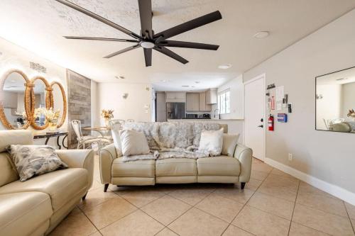 New Pool Gym Resort Village Central To Phx Tempe Scottsdale And Sky Harbor - Phoenix, AZ