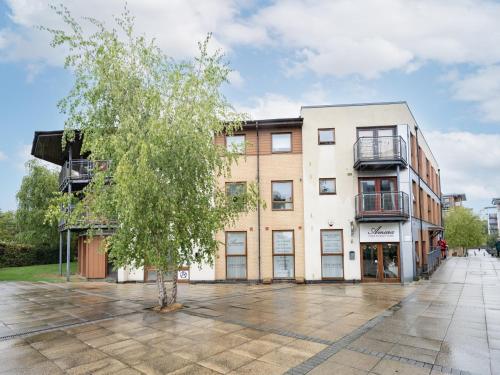 2 Bedroom Flat Free Underground Parking - Crawley