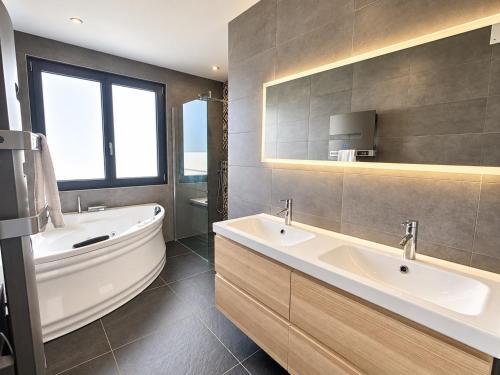 La Villa Estienne - Spacieuse - Conviviale - 6 Chambres - Parking Prive - Mont-de-Marsan