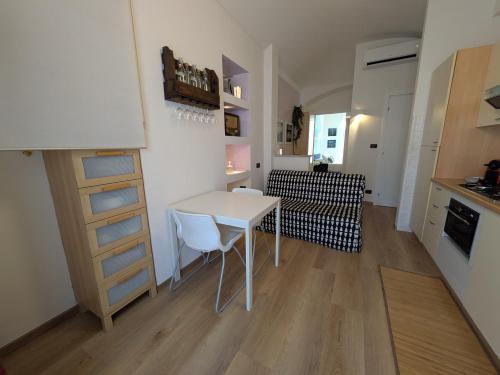 Two-room Apartment Near The Polytechnic University With Balcony - Turin