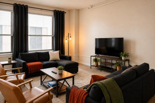 Spacious Loft With Fireplace - Near Csu, Playhouse, Progressive Field, R&r Hall Of Fame With Gym & S - Cleveland