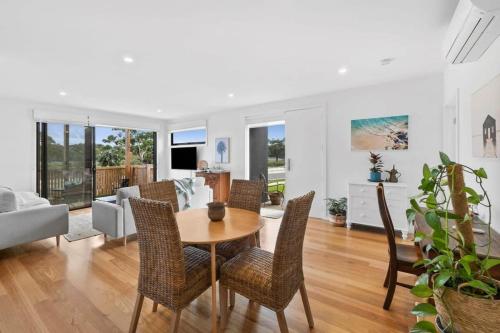Boardwalk On Bright Coastal Apartment - Geelong