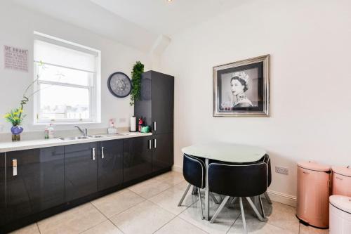Luxury Seaview Gated Penthouse Located Near Edinburgh By Urban Haggis Stays - Kirkcaldy